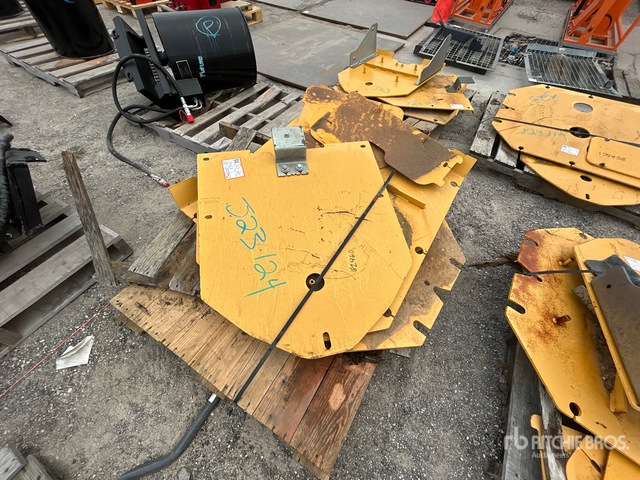 2020 John Deere Transmission Guard - Fits 524L | Ritchie Bros. Auctioneers