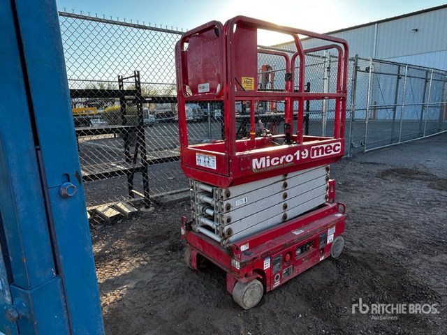 2019 MEC Micro19 Electric Scissor Lift | Ritchie Bros. Auctioneers