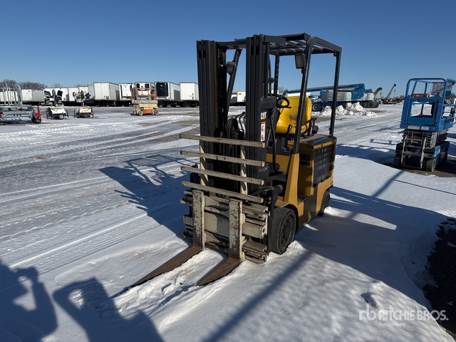 2001 Cat 2EC25 3780 lb Chariot Élévateur Électrique | Ritchie Bros ...
