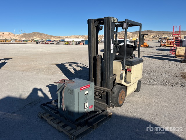 1999 Crown 50FCTT-188 4600 lb Electric Forklift | Ritchie Bros. Auctioneers