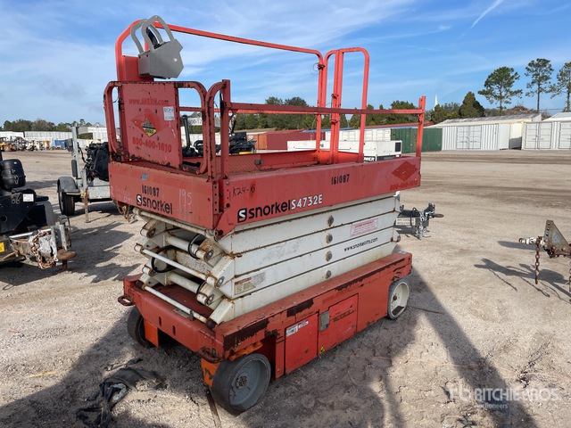 2015 Snorkel 4732E Electric Scissor Lift | Ritchie Bros. Auctioneers