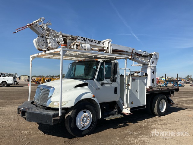 2002 Terex Telelect Commander C4047 on 2003 International 4300 SBA 4x2 ...