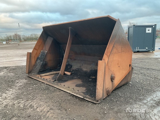 Ulrich 3650 mm High-Tip Wheel Loader Bucket | Ritchie Bros. Auctioneers