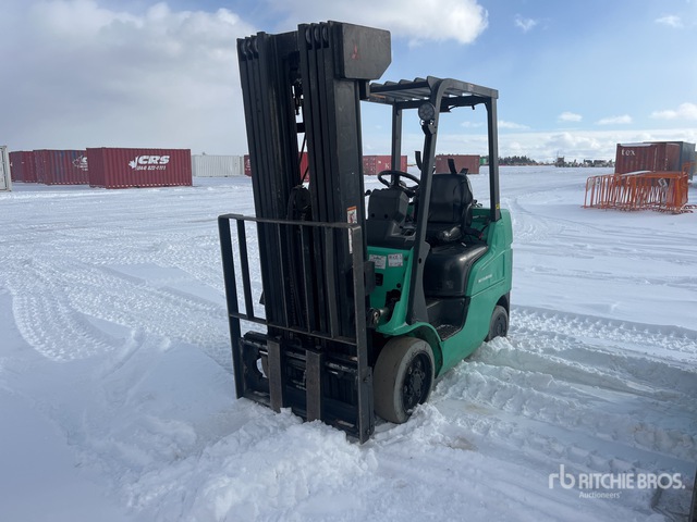 Mitsubishi FGC25N-LP 3350 lb Forklift | Ritchie Bros. Auctioneers