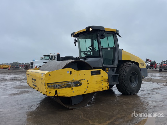 2017 Dynapac CA3500D Smooth Drum Compactor | Ritchie Bros. Auctioneers