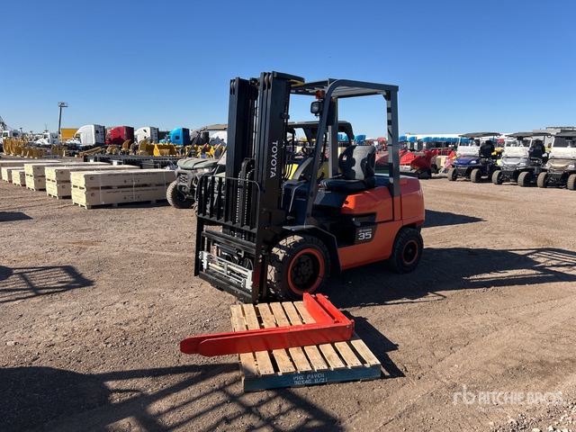 2022 Toyota FDZN30 Pneumatic Tire Forklift | Ritchie Bros. Auctioneers