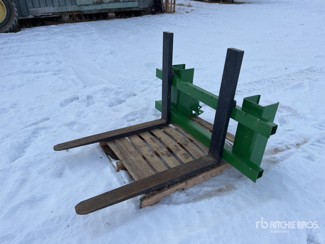 48 in Tractor Pallet Forks | Ritchie Bros. Auctioneers