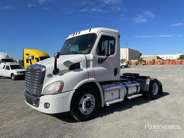 2014 Freightliner Cascadia 113 4x2 S/A Day Cab Truck Tractor | Ritchie ...