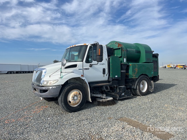 Tymco 500X on 2009 International 4300M7 Sweeper Truck | Ritchie Bros ...