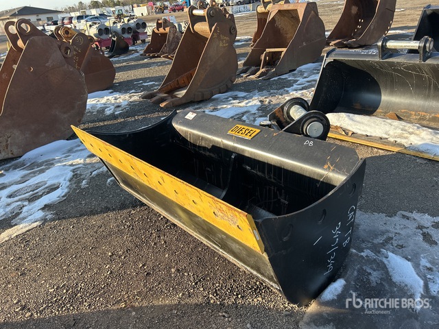 Diesel Equipment 72 in Hydraulic Tilting Excavator Bucket - Fits Cat ...