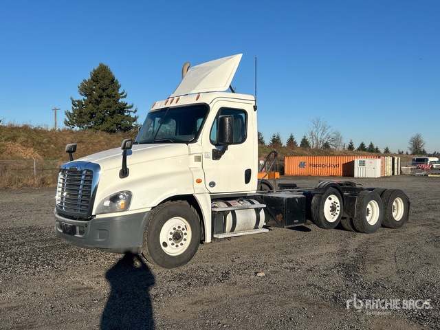 2017 Freightliner Cascadia 125 8x4 Tri/A Day Cab Truck Tractor ...