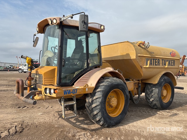 2013 Hydrema 912HM 2500 gal 4x4 Articulated Water Truck | Ritchie Bros ...