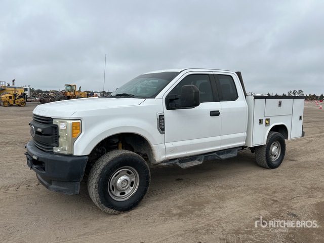 2017 Ford F-250 XL 4x4 Extended Cab Utility Truck | Ritchie Bros ...
