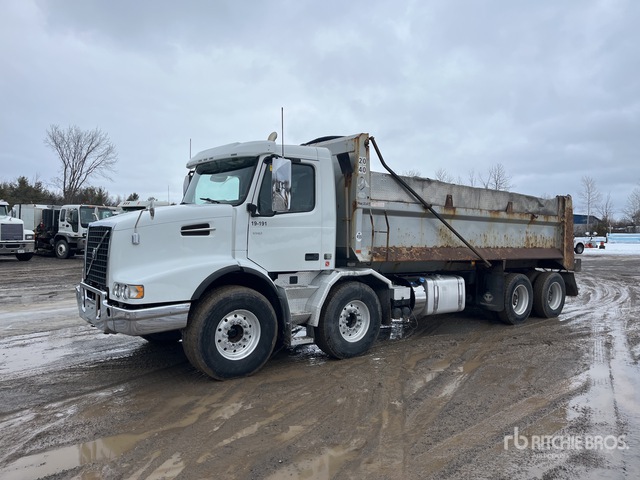 2019 Volvo VHD64B 8x4 Twin-Steer T/A Dump Truck | Ritchie Bros. Auctioneers