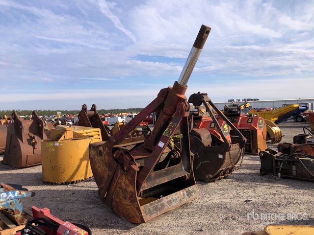 55 in Clamshell Grapple | Ritchie Bros. Auctioneers