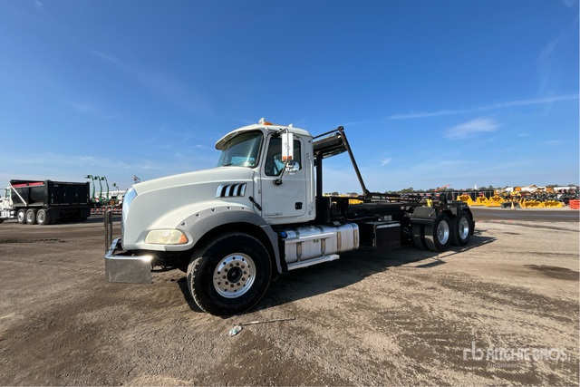 2015 Mack GU813 6x4 Roll-Off Truck | Ritchie Bros. Auctioneers
