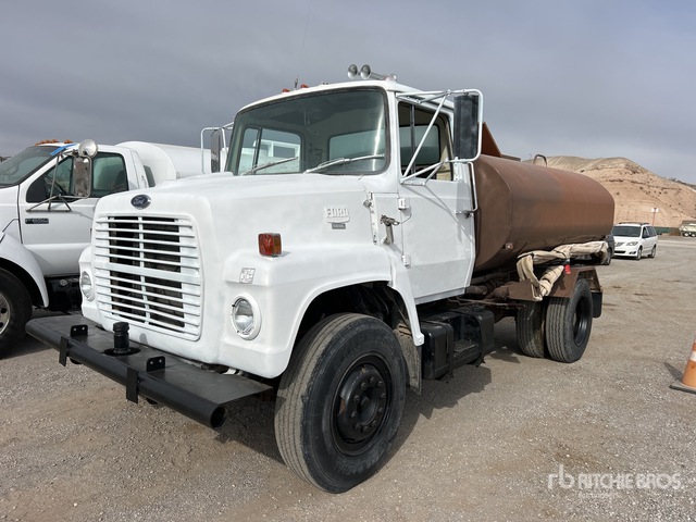 1985 Ford LN700 4x2 Camion cisterna de agua | Ritchie Bros. Auctioneers
