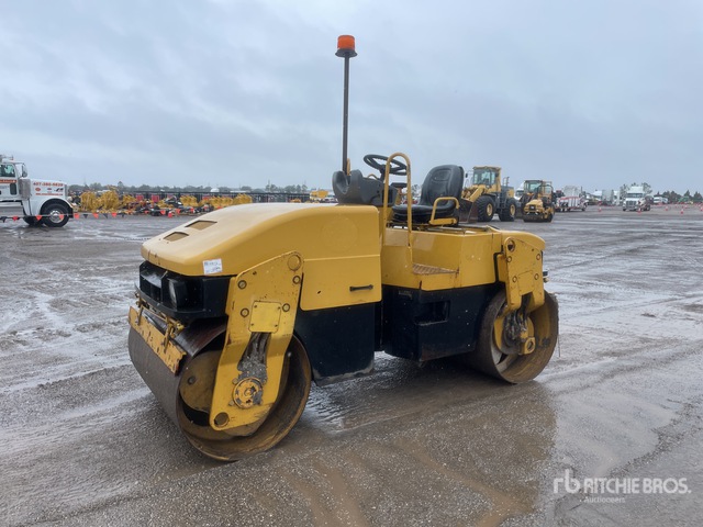 2006 Cat CB-334E Double Drum Roller | Ritchie Bros. Auctioneers