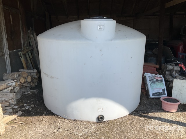 Vertical Premium 1700 gal Water Tank | Ritchie Bros. Auctioneers