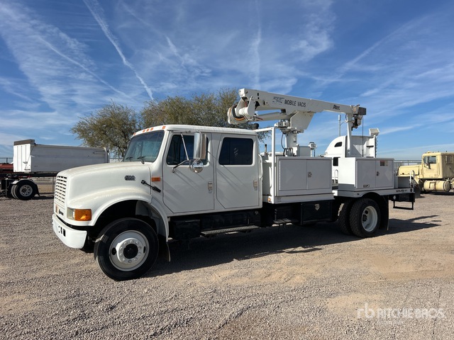 2001 Altec AT37-G Articulated Boom on 2002 International 4700 4x2 Crew ...