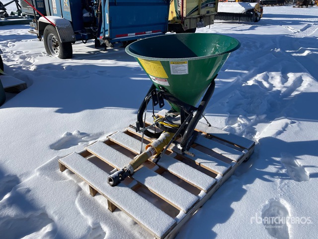 Frontier SS1023B 32 in 3-Point Fertilizer Spreader | Ritchie Bros ...