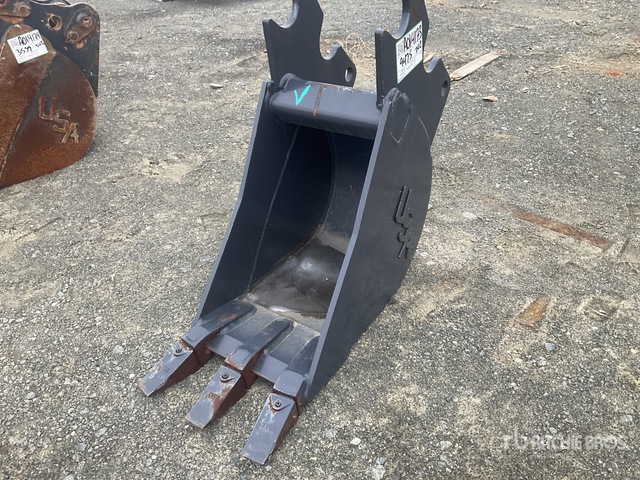 Kubota Misc 12 in Digging Excavator Bucket | Ritchie Bros. Auctioneers