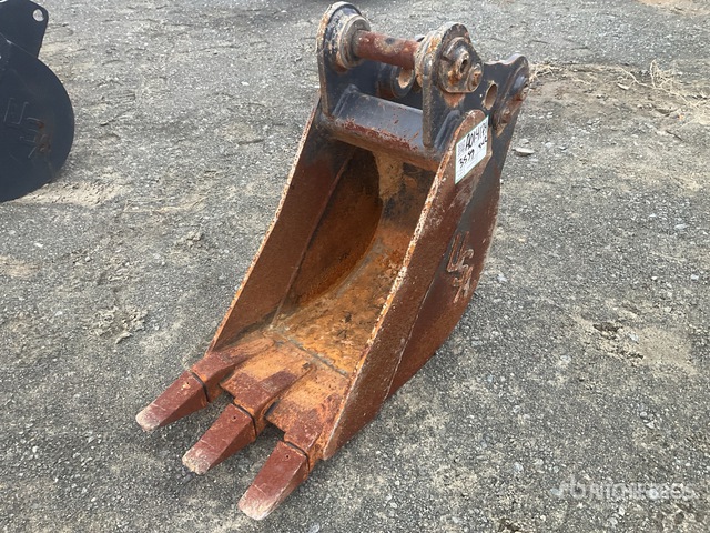 Kubota Misc 12 in Digging Excavator Bucket | Ritchie Bros. Auctioneers