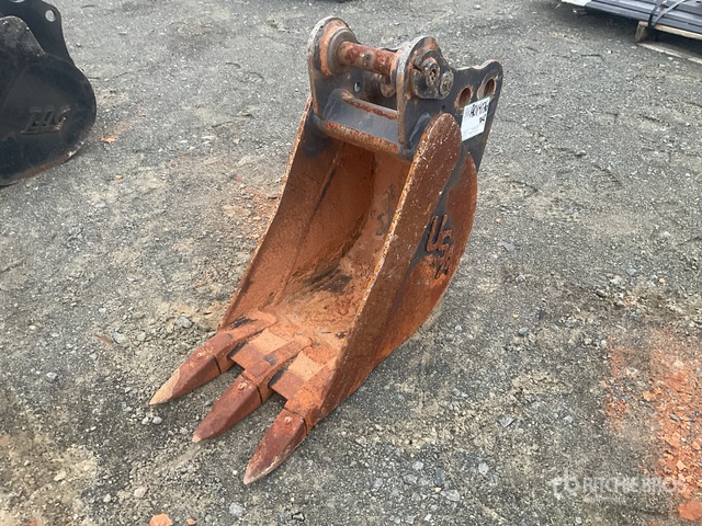 Kubota Misc 12 in Digging Excavator Bucket | Ritchie Bros. Auctioneers
