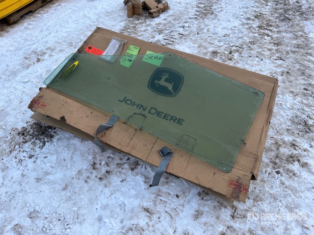 John Deere Right Hand Window | Ritchie Bros. Auctioneers