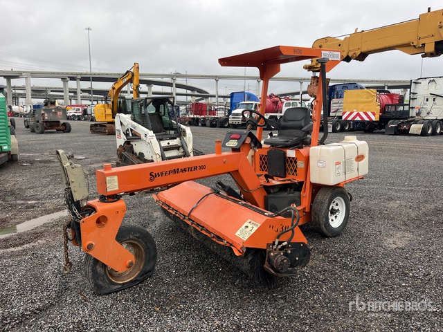 2018 Lay-Mor SM300 Self-Propelled Broom (Inoperable) | Ritchie Bros ...