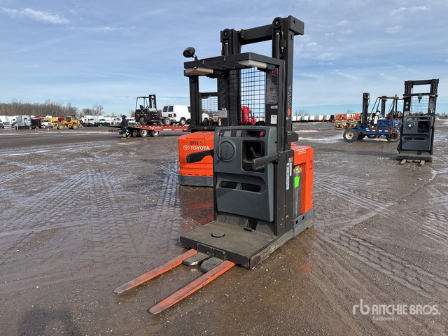 2010 Toyota 7BPUE15 3000 lb Order Picker | Ritchie Bros. Auctioneers