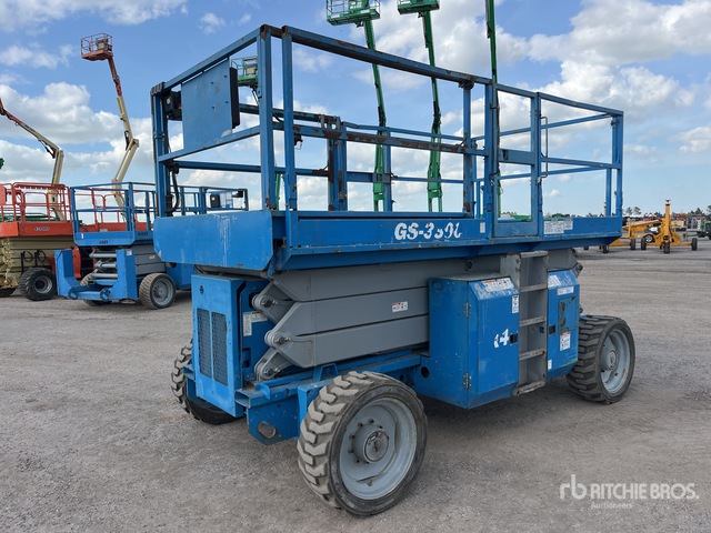 2013 Genie GS-3390 RT 4x4 Dual Fuel Scissor Lift | Ritchie Bros ...