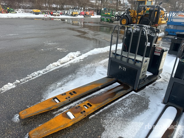 2013 Crown PC4500-60 6000 lb Order Picker (Inoperable) | Ritchie Bros ...