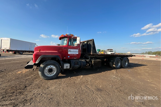 2000 Mack RD688S 6x4 Roll-Off Truck | Ritchie Bros. Auctioneers