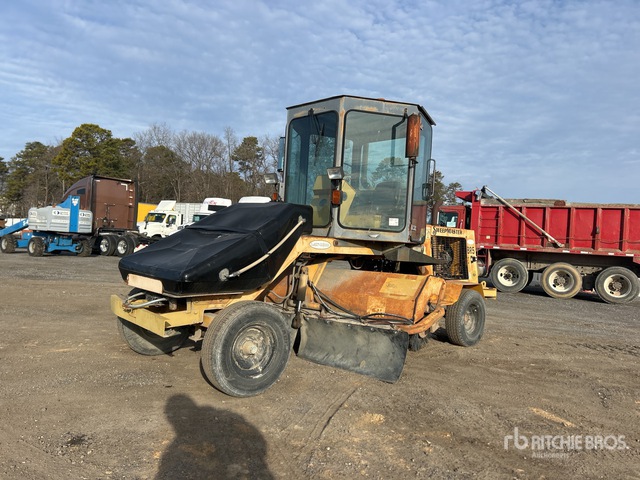 2003 Lay-Mor 8C Self-Propelled Broom | Ritchie Bros. Auctioneers