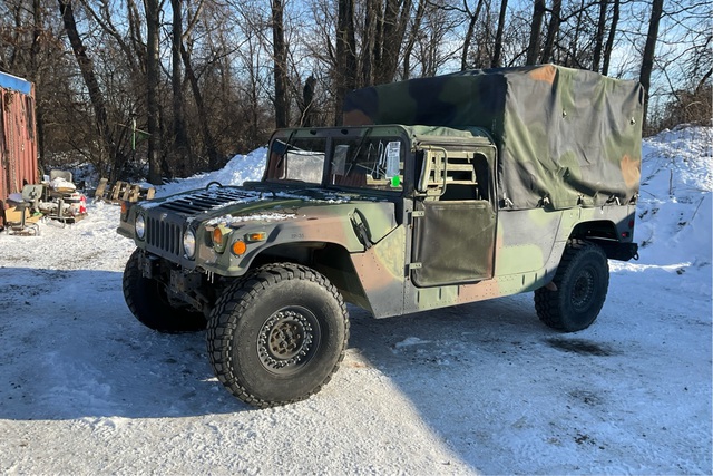 Humvees a la venta en subasta en línea | IronPlanet