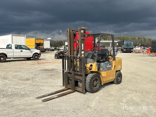 2003 Cat GP35 6450 lb Pneumatic Tire Forklift | Ritchie Bros. Auctioneers