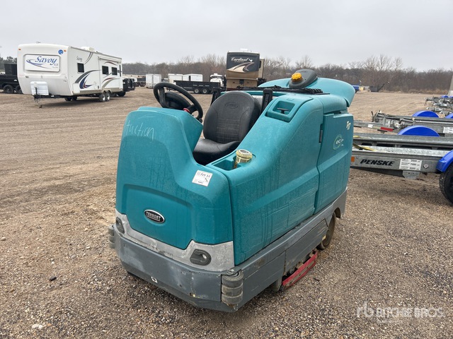 2019 Tennant T17 Ride-On Floor Sweeper | Ritchie Bros. Auctioneers