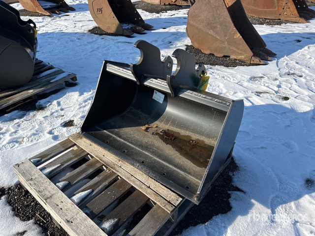 Kubota K7922 36 in Cleanup Excavator Bucket | Ritchie Bros. Auctioneers