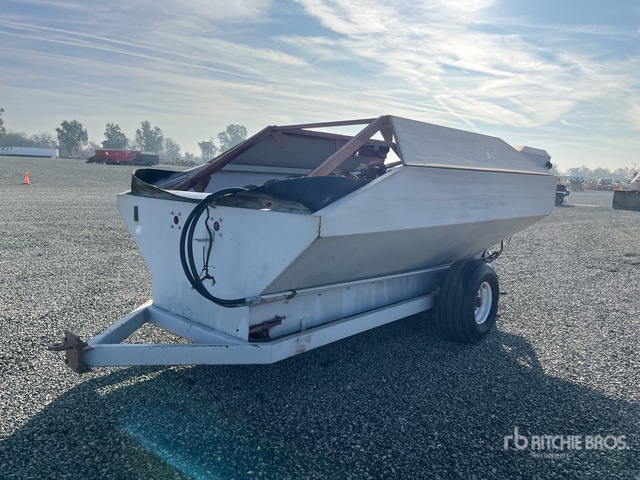 2005 JackRabbit HP335 Tow-Behind Hydraulic Nut Cart | Ritchie Bros ...