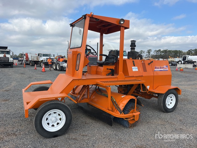 2018 Broce RCT 350 Self-Propelled Broom | Ritchie Bros. Auctioneers