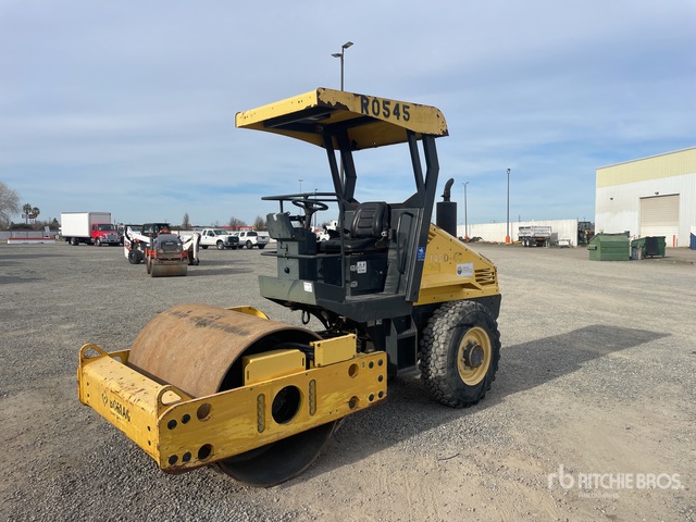 2014 Bomag BW145D Smooth Drum Compactor | Ritchie Bros. Auctioneers