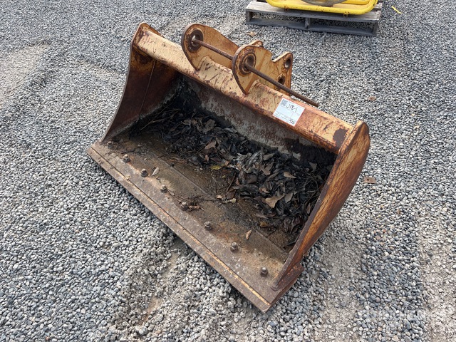 48 in Cleanup Backhoe Rear Bucket - Fits Case 580 | Ritchie Bros ...