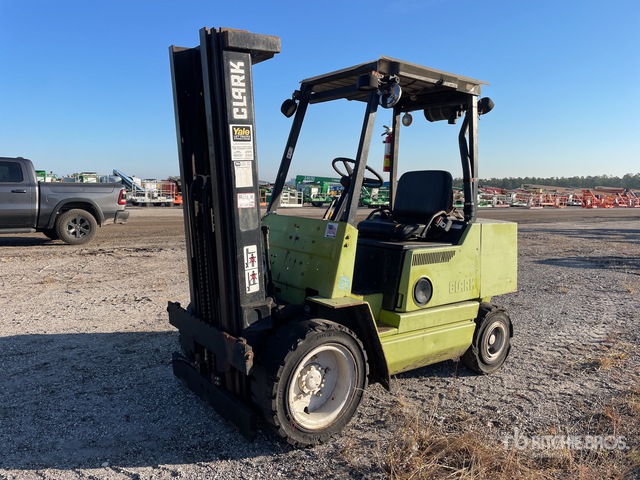 1992 Clark GPX30 3150 lb Pneumatic Tire Forklift (Inoperable) | Ritchie ...