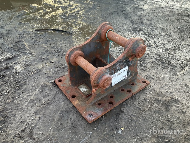 Excavator Headstock Bracket | Ritchie Bros. Auctioneers