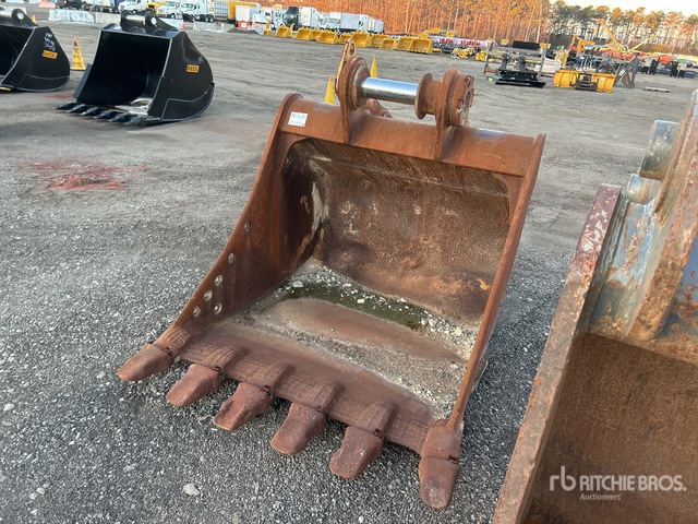 Cat 56 in Digging Excavator Bucket | Ritchie Bros. Auctioneers