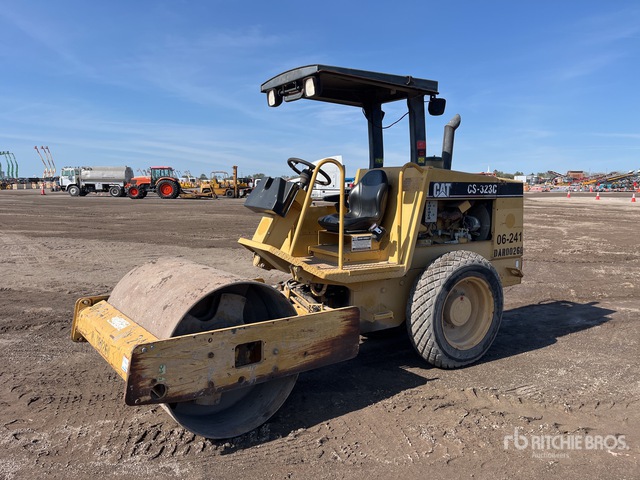 2005 Cat CS-323C Smooth Drum Compactor | Ritchie Bros. Auctioneers