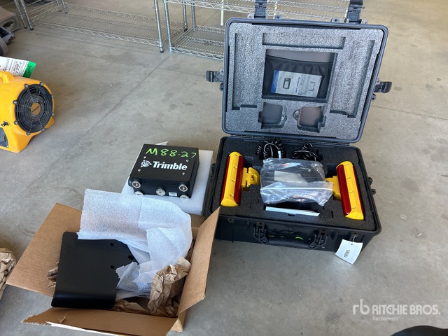 Trimble EARTHWORKS GO! Grade Control for Cat Grader Blade/Boxblade ...