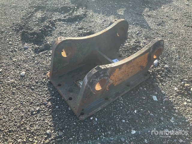 Excavator Headstock Bracket | Ritchie Bros. Auctioneers