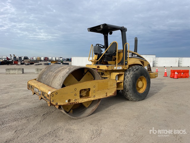 Caterpillar CS563E Compactors transport quote to Villisca, IA ...